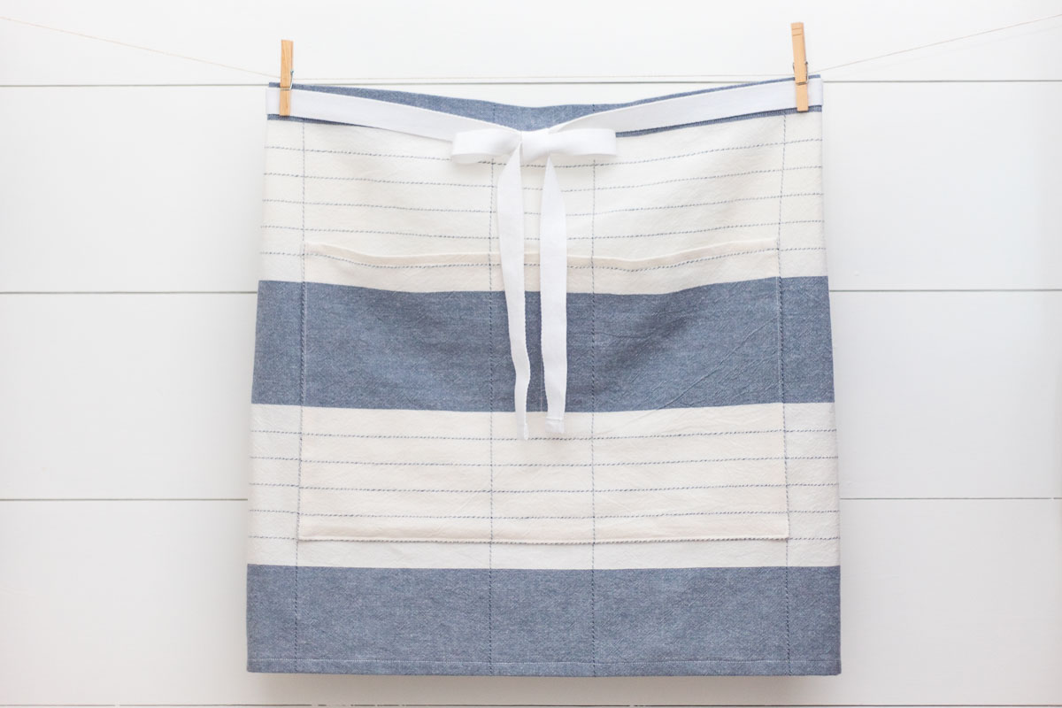How to Make a Waist Apron with Flour Sack Towels | The Bluebonnet Farmhouse